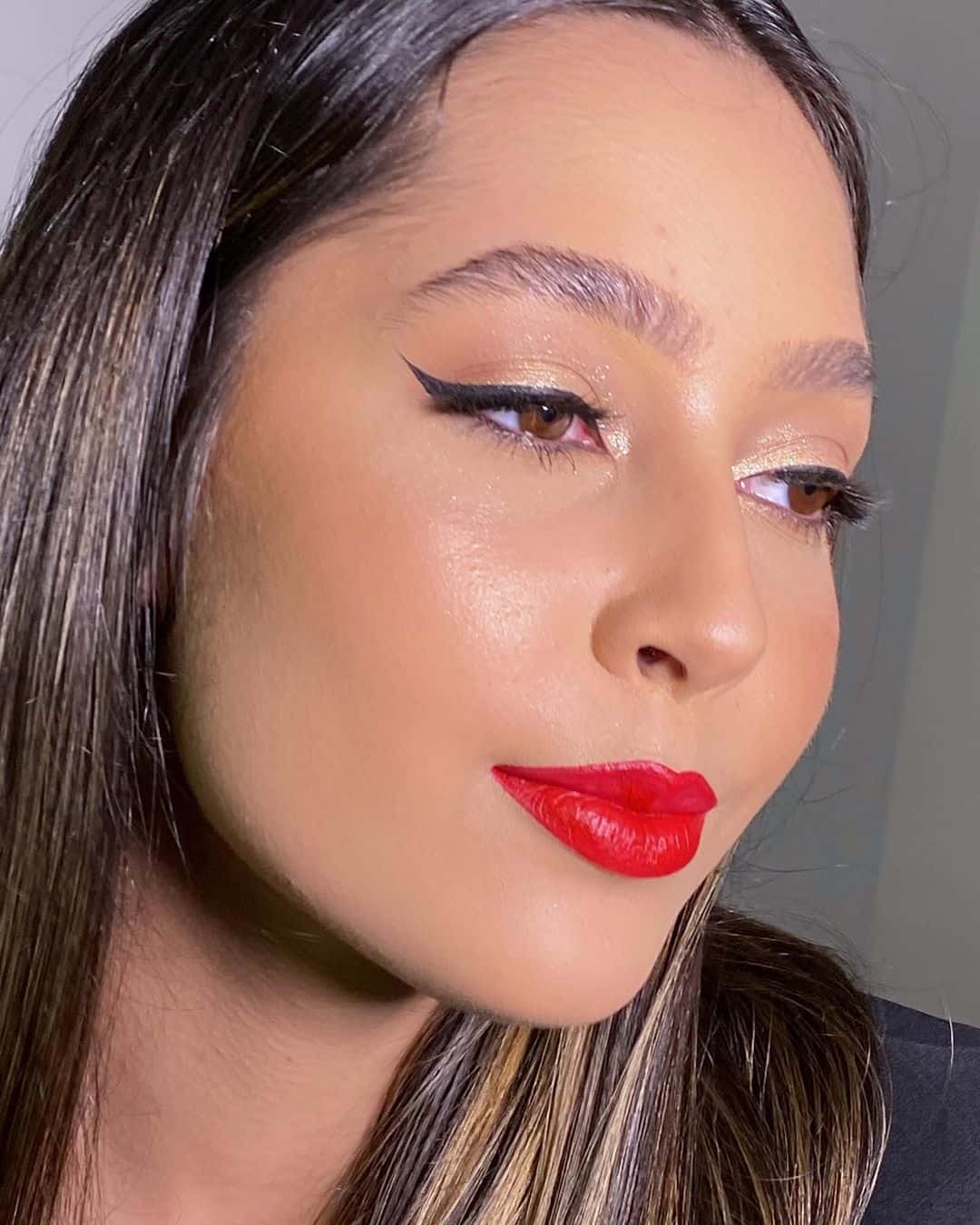 Como arrasar com uma make simples para a noite e realçar sua beleza natural