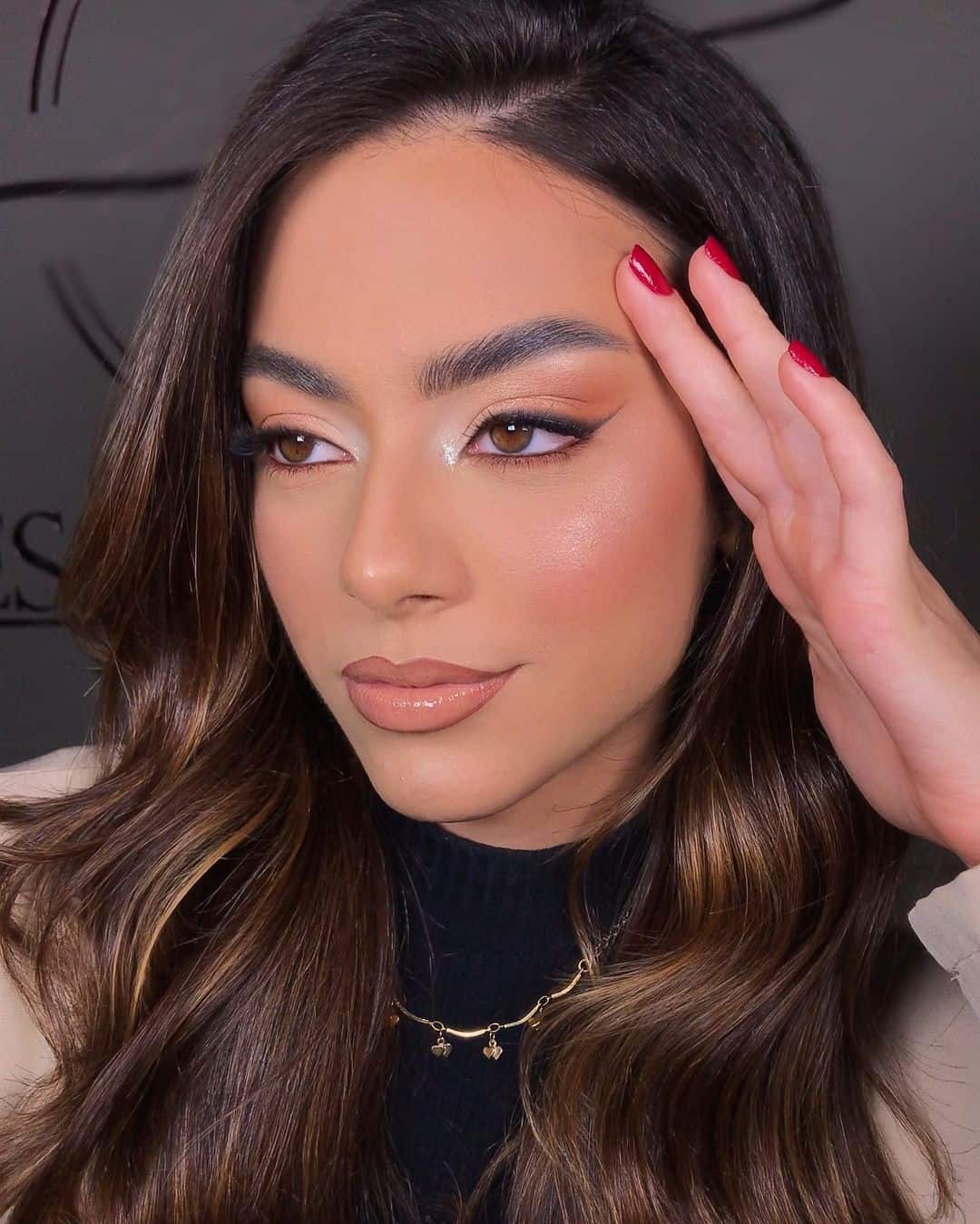 Como arrasar com uma make simples para a noite e realçar sua beleza natural